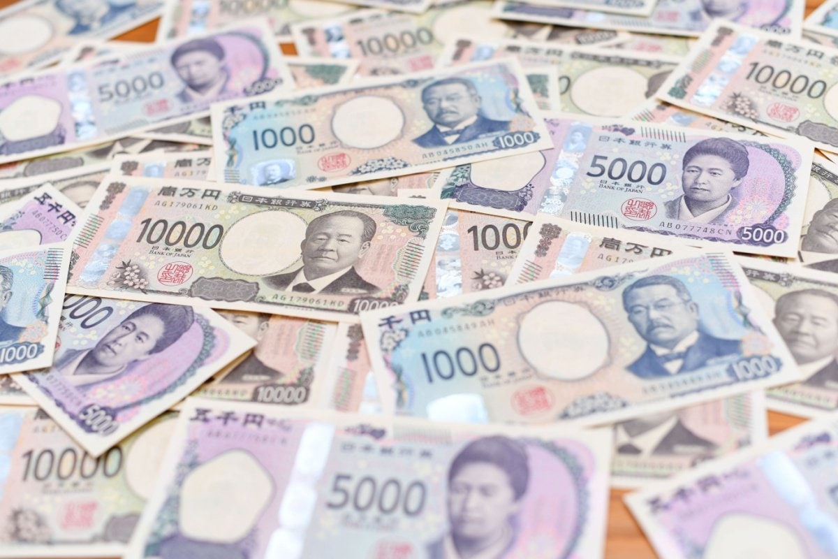 【最新】厚生年金と国民年金「2025年度の受給額」はいくら？60歳～89歳の平均月額は1歳刻みでいくら！？ 【1歳刻みの年齢別・年金一覧表】今 ...