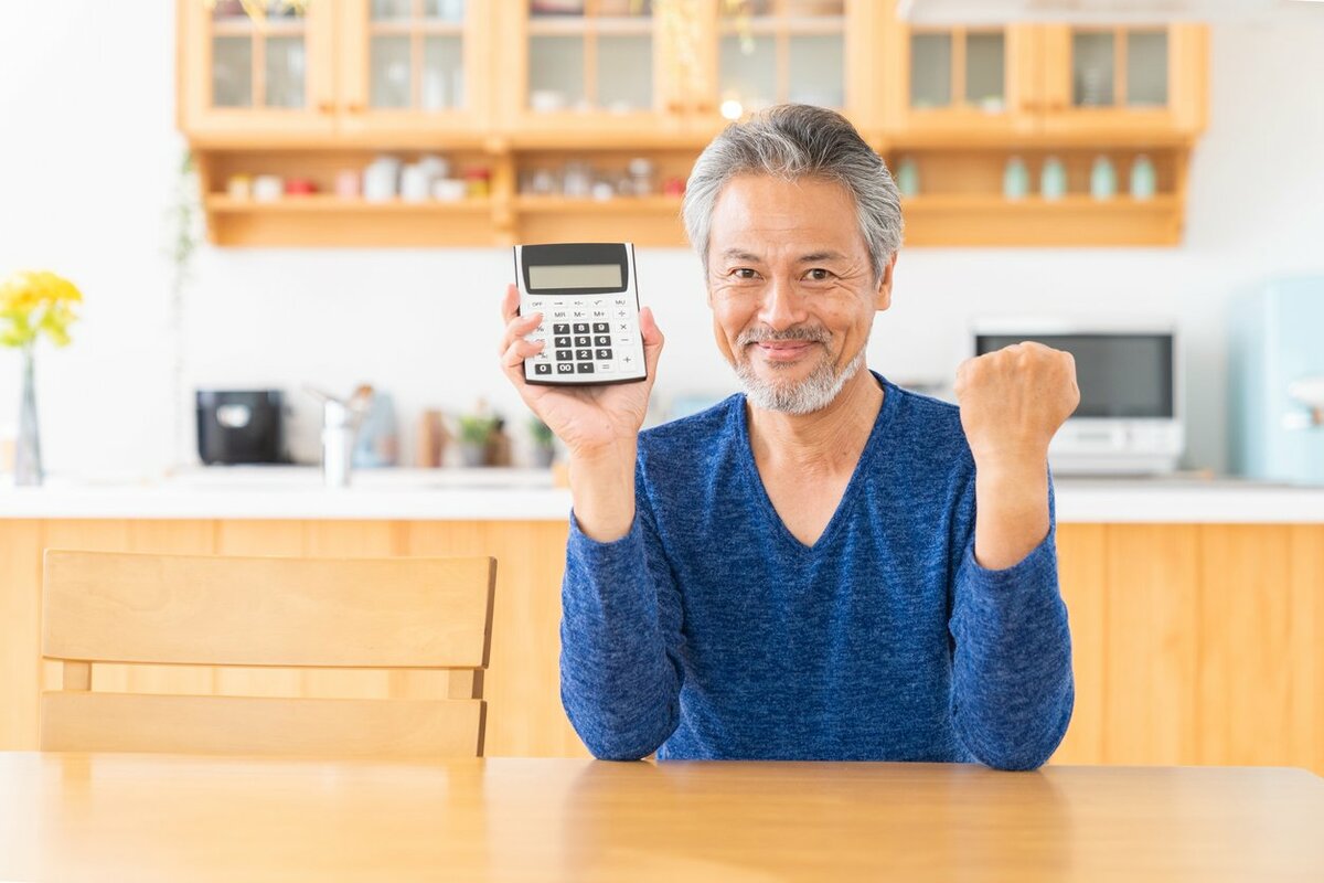 70歳代以上世帯「貯蓄4000万円超」の世帯はどれほどいるのか?毎月の年金額も確認 70歳代以上の平均貯蓄額・中央値 Limo くらし