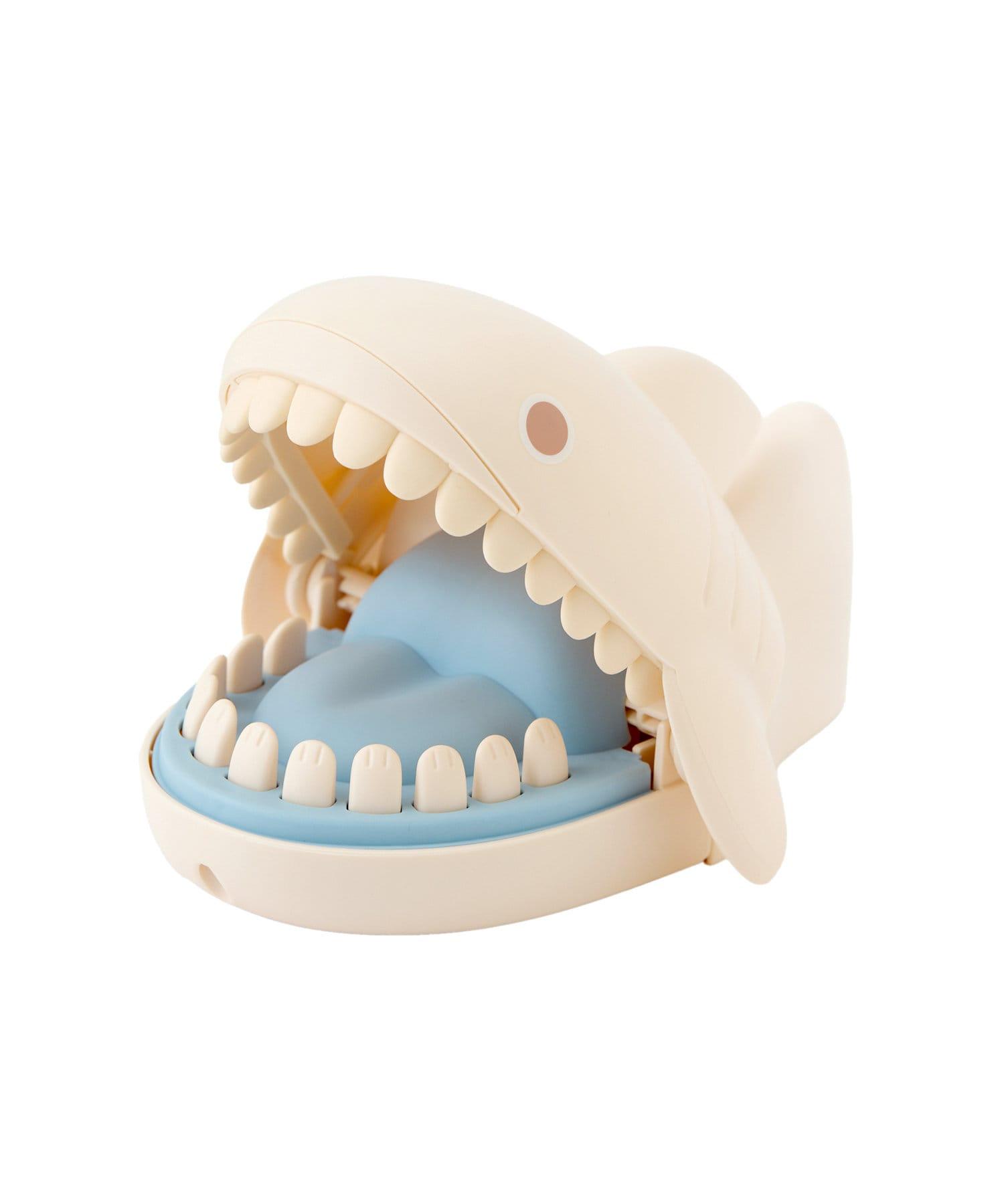 写真 | 3COINSから「平成レトロ感あるおもちゃ」が登場！噛みつきサメゲームが330円！SNSで話題に | LIMO | くらしとお金の経済メディア