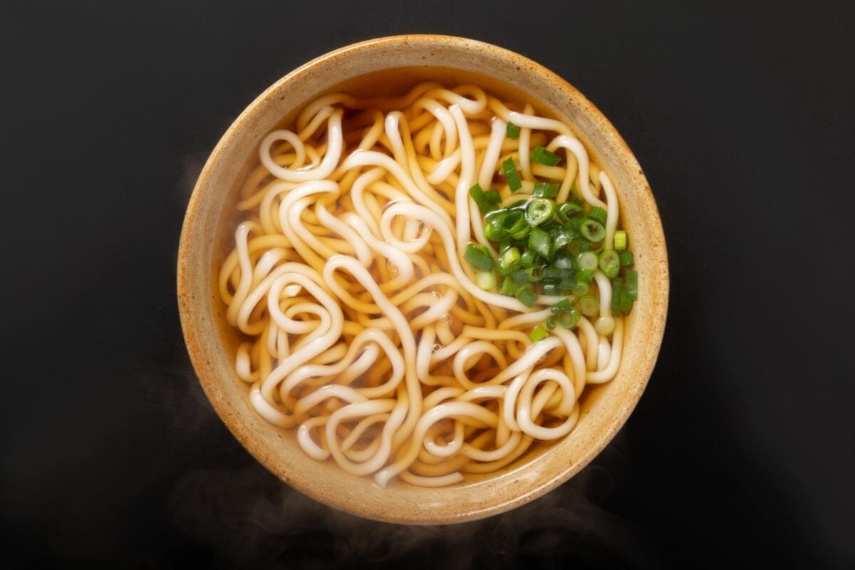 写真 | 自宅で作った「うどん」に違和感 完成した一品に「海外のグミかと思った」 | LIMO | くらしとお金の経済メディア