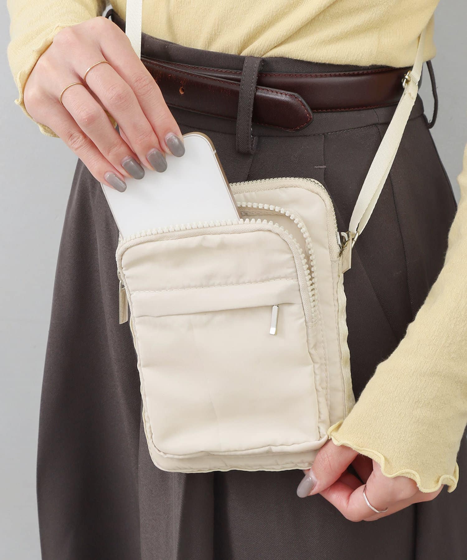 プチプラがすぎる！？3COINSの〈880円ミニショルダーバッグ〉ポケットいっぱいで機能性抜群 男女問わず使いやすいデザイン＆選べるカラー展開が嬉しい！ | 2ページ目 | LIMO ...