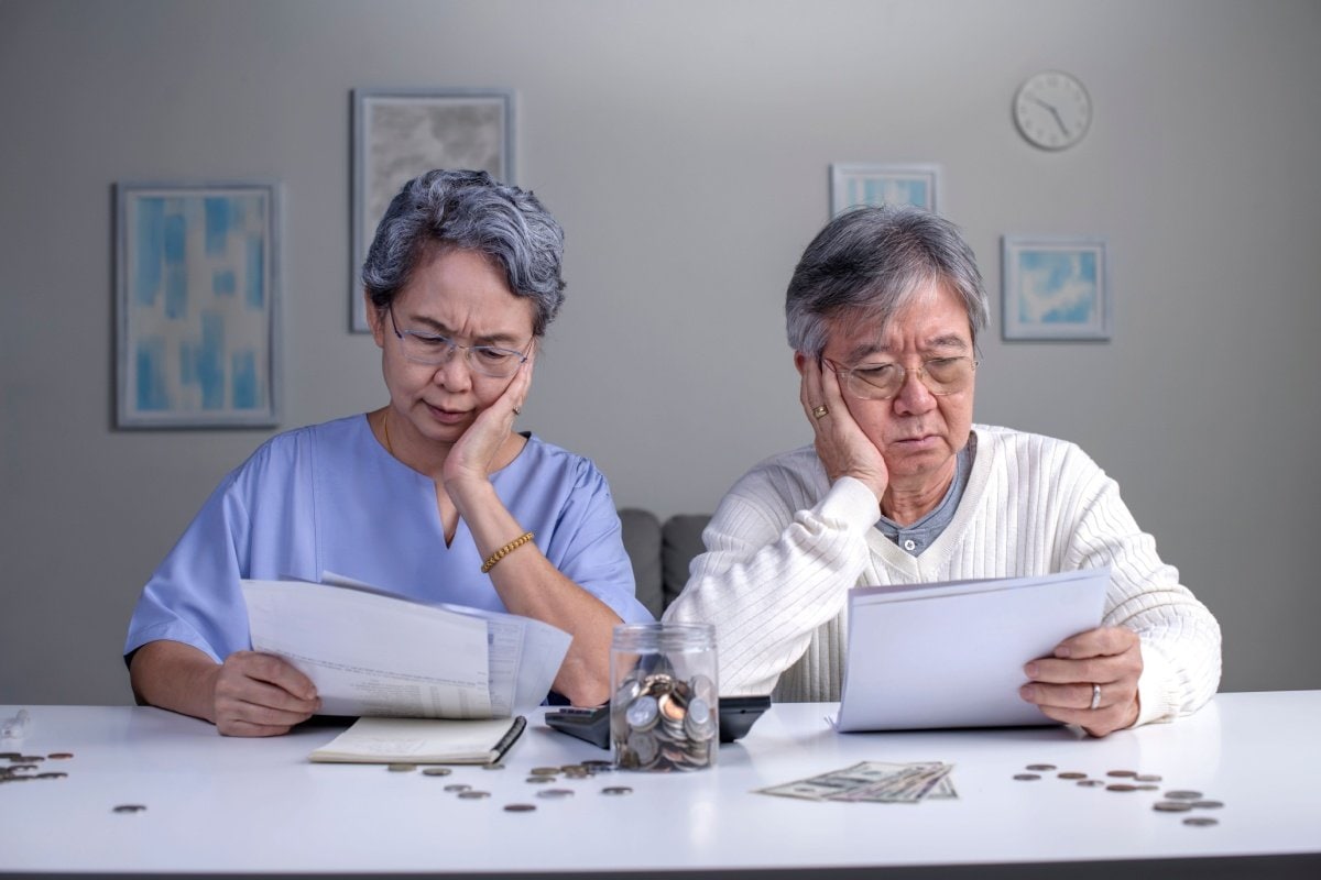 65歳以上で無職の夫婦世帯。貯蓄や収支事情は?貯蓄2500万円で安心してリタイアできるのか 総務省と厚生労働省のデータをグラフでみる