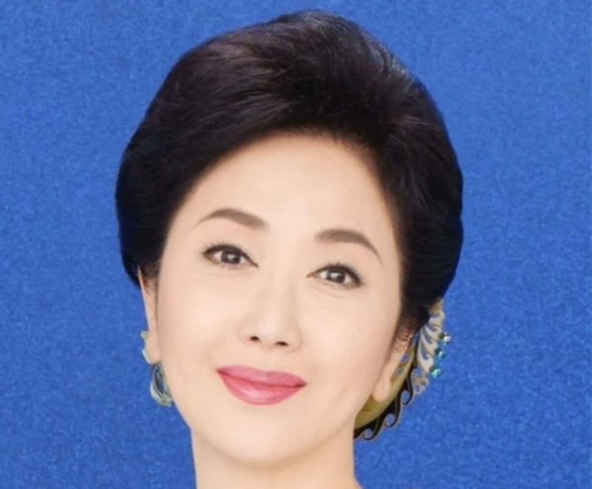 写真 | 伍代夏子「パンジー」が咲く自宅ガーデニングを紹介。一眼レフとマクロレンズで捉えた繊細で美しい写真に「品のある高貴な色合い」と反響 ...