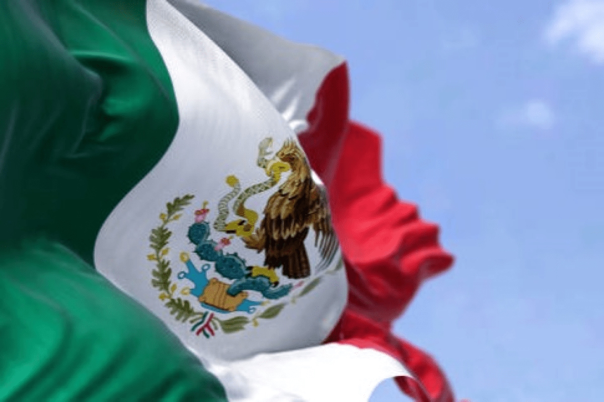 写真 | 快晴の月曜日のメキシコ 工場で起きた「衝撃の出来事」がSNSで話題に… | LIMO | くらしとお金の経済メディア