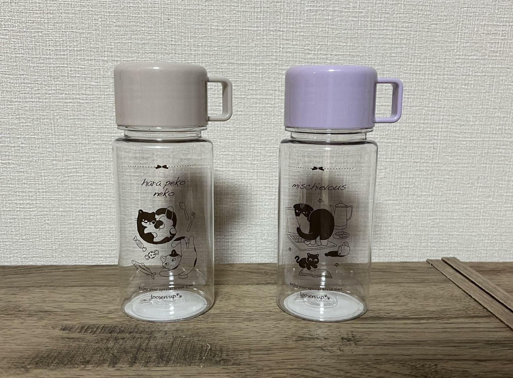 写真 | キャンドゥで一目惚れ！いたずらする猫たちが可愛いドリンクボトルが110円！コップつきで使いやすい | LIMO | くらしとお金の経済メディア