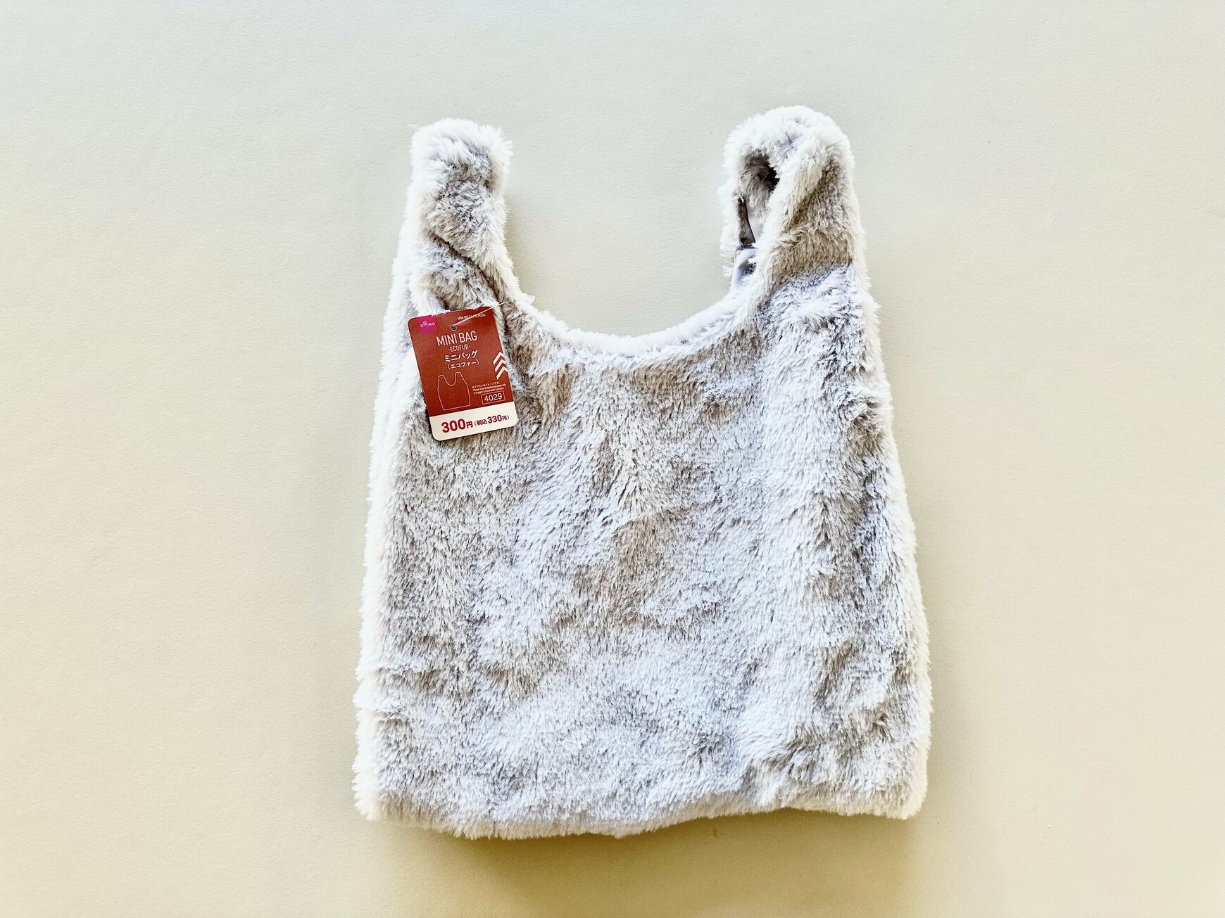 写真 | 5000件超のいいね！【ダイソー】〈330円ファーミニバッグ〉高見えして丁度いいサイズ 購入レビュー！お散歩やちょっとしたお出かけに | LIMO | くらしとお金の経済メディア