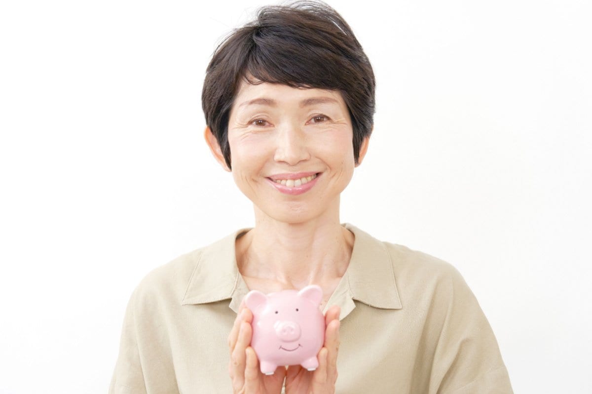 【50歳代】みんなの平均的な貯蓄額とは？「あと1000万円貯めたい」場合の老後対策3ステップ 50歳代「貯蓄」の平均と中央値とは Limo