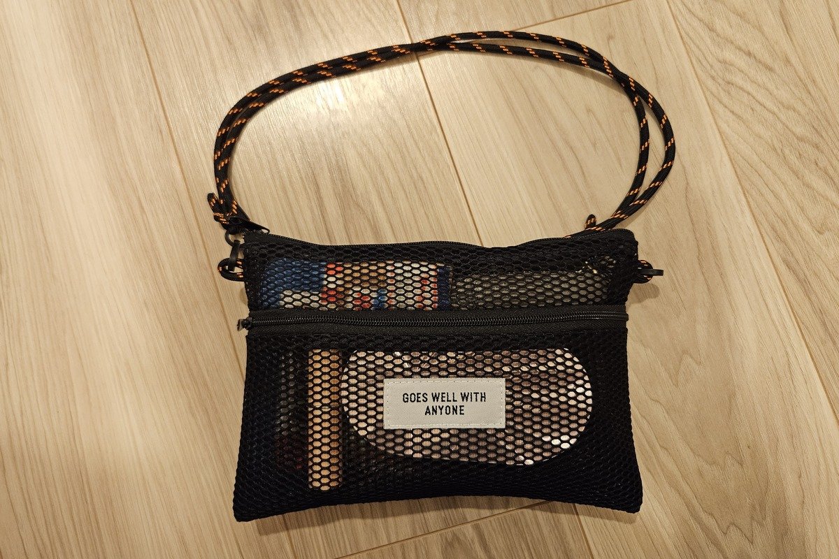 【キャンドゥ】330円「サコッシュ風ミニバッグ」最低限の荷物を収納できて便利！ 実施に使ってみた！特徴をチェック | LIMO | くらしとお金の経済メディア