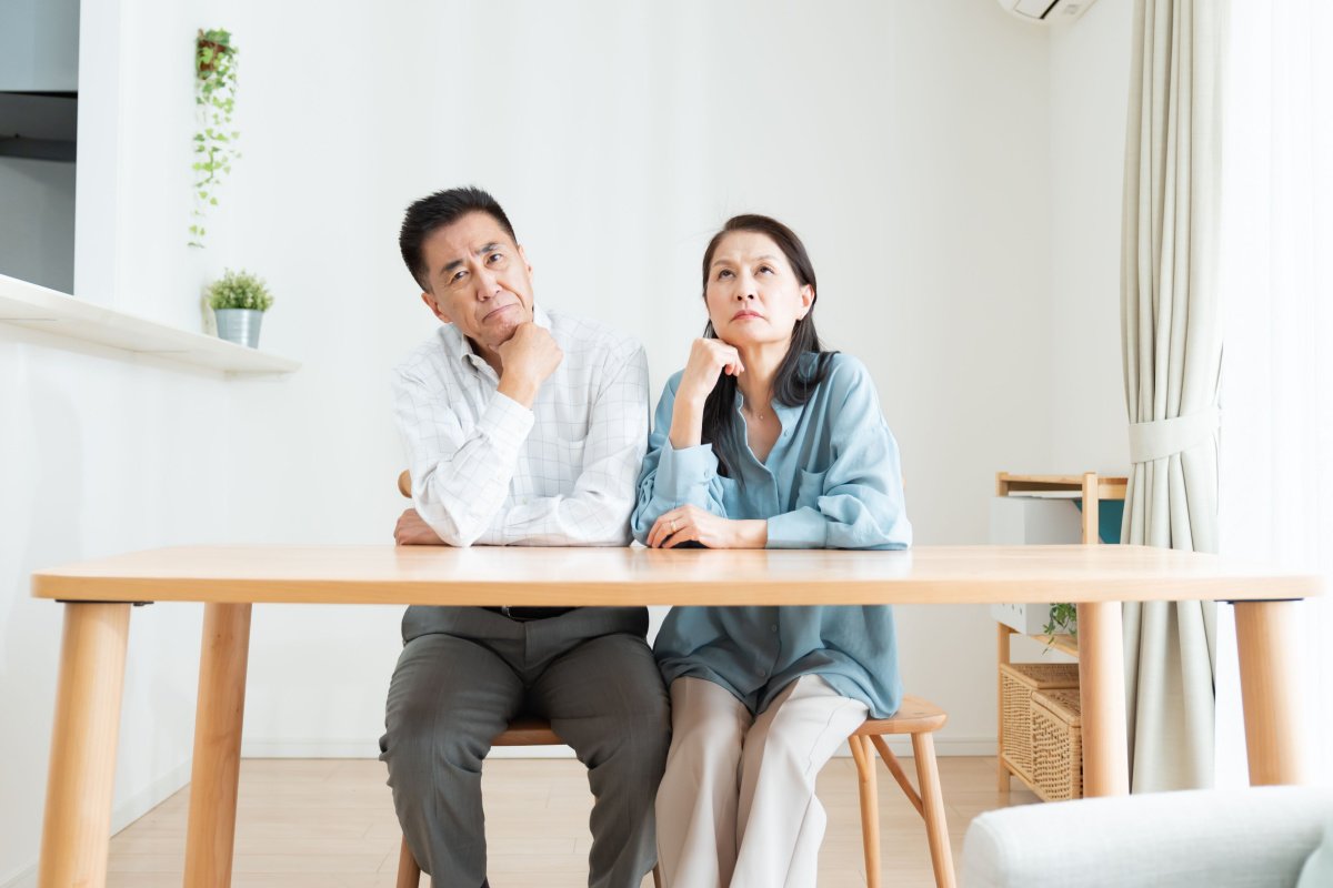 50歳代「平均貯蓄額」とは。すでに「貯蓄2000万円超を達成」の世帯は何パーセントか 貯蓄の中央値は350万円 Limo くらしとお金