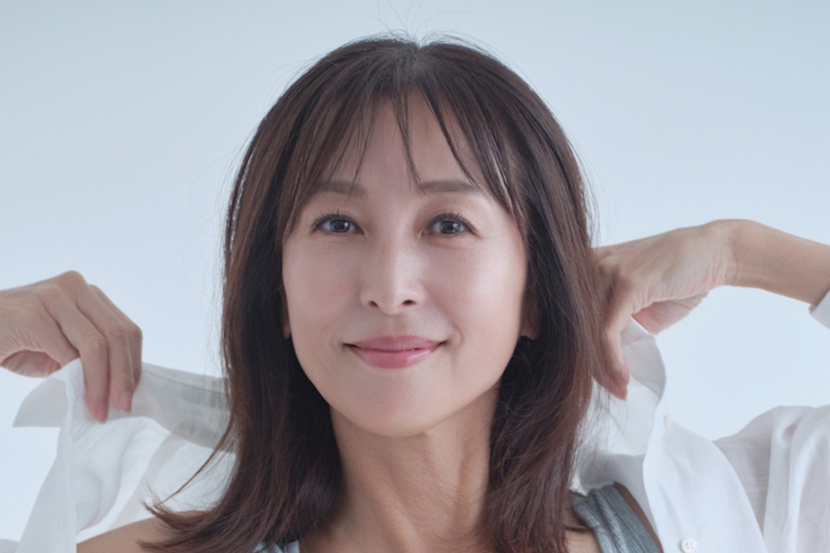 “伝説のグラビアクイーン”かとうれいこ26年ぶり55歳でグラビア復活!超ミニスカで美ボディ披露 一大決心「私なんかでいいのかな?」 Limo くらしとお金の経済メディア
