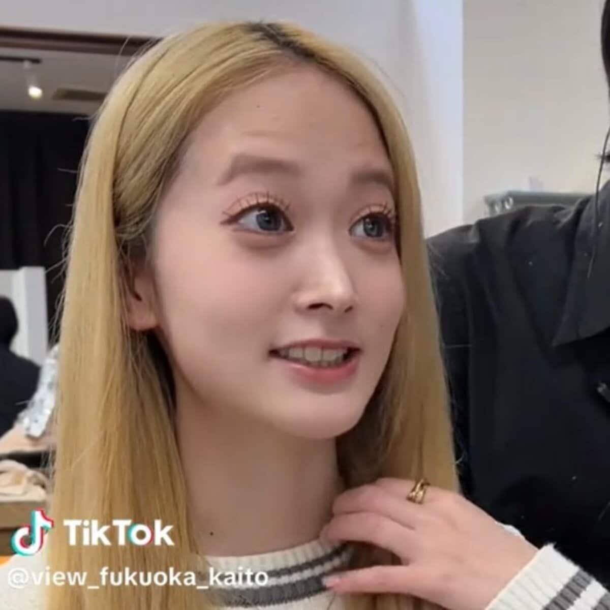 写真 | 「ガッツリ短くしたくて」金髪ロング美女がバッサリカットで大胆イメチェンしした姿が話題 美しい仕上がりに思わず見惚れる | LIMO ...