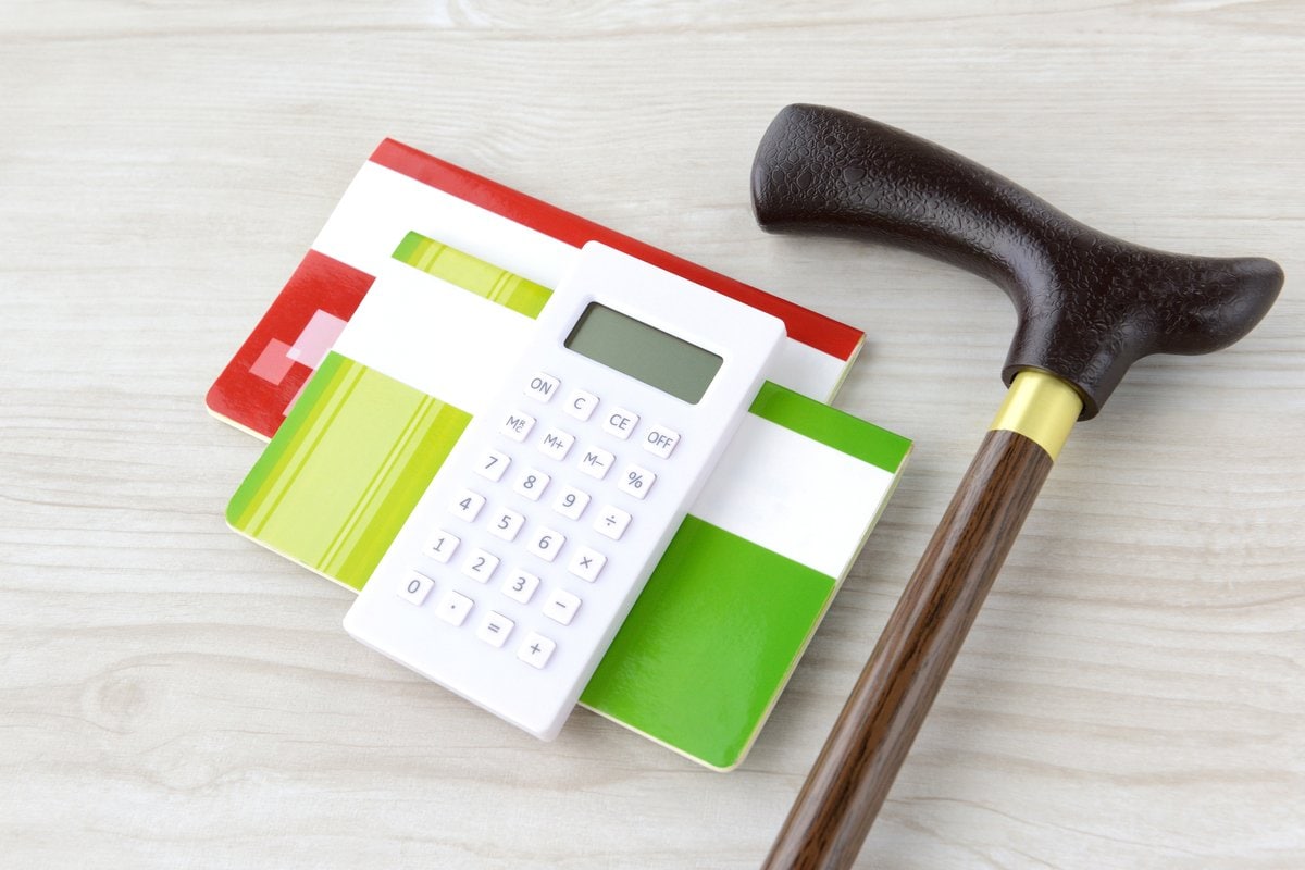 介護費用は「公的年金だけ」で足りる？要介護度別の平均費用や足りない場合の対処方法も解説 厚生年金と国民年金の令和3年度の平均月額はいくらか | LIMO | くらしとお金の経済メディア