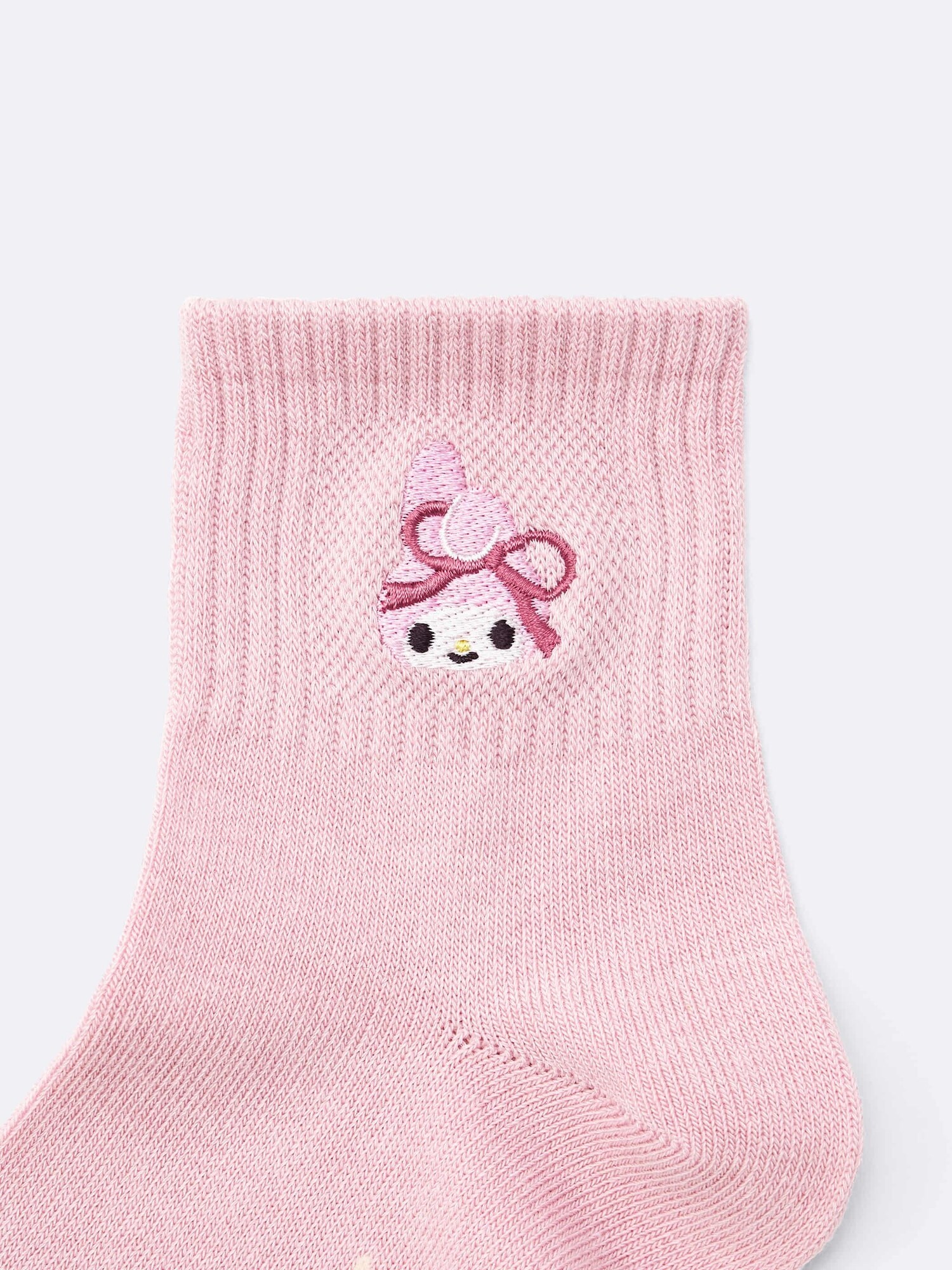 写真 | 【GU】マイメロディ＆クロミ〈限定お揃いコーデ〉は必見！サンリオコラボ〈390円 靴下〉が可愛すぎ 2025年1月販売スタートの新作です | LIMO | くらしとお金の経済メディア