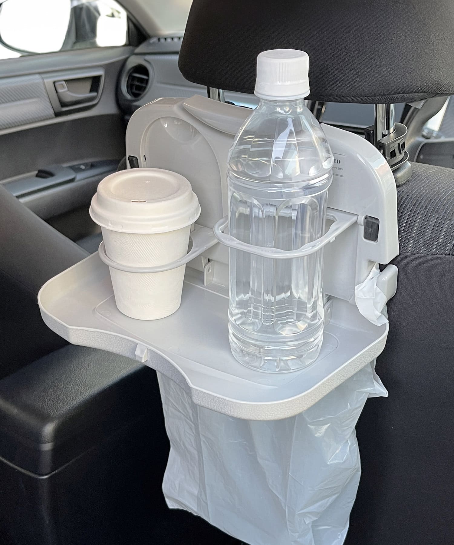 写真 | 「330円でシアター気分」3COINSの車内ドリンクホルダー「車中泊にも最適」「お気に登録4399人」 お気に入り登録者数4000人以上の高評価商品。 | LIMO | くらしとお金 ...