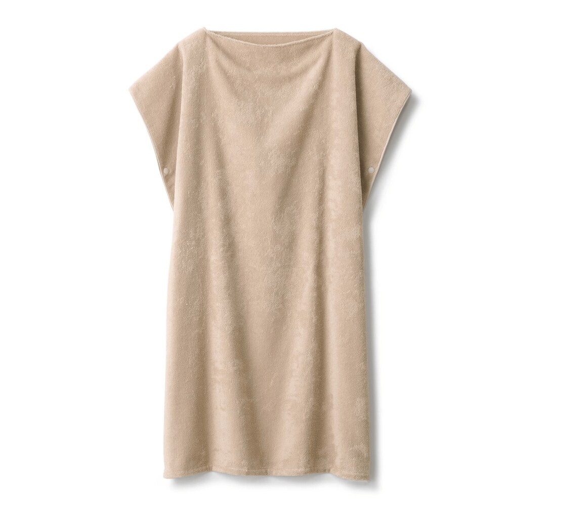 写真 | 夏のお風呂あがりに最強「かぶるだけで全身拭ける」無印良品「バスタオルポンチョ」再販！2990円で話題 夏のルーティンが変わる、無印の名品登場「忙しい人の救世主タオル」 | LIMO ...