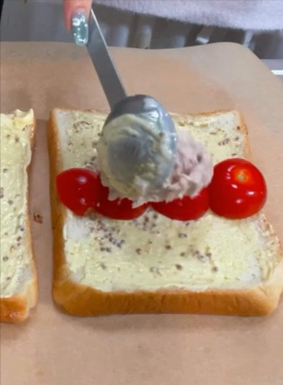 【290円で作るサンドイッチ弁当】食べ応え抜群！具材たっぷり＆彩り豊かな断面に注目 安くておいしい「映え弁当」！これはマネしたくなる！ | 2 ...