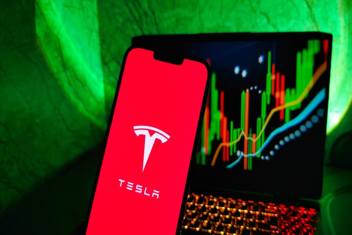 テスラ（TSLA）株価が前日比3%超の上昇、411.79ドルで引ける【2026年5月8日】 《株価チャート》 | LIMO | くらしとお金の ...