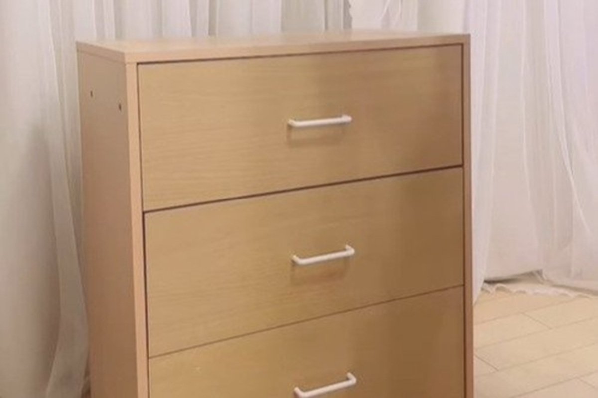 【超簡単DIY】リメイクシートで古いチェストがおしゃれに大変身 「センス良い」など反響続々 | LIMO | くらしとお金の経済メディア