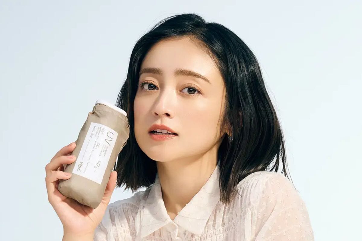 本当に43歳！？安達祐実の「透き通る白肌」にうっとり…Wpc.の2025年春夏コレクションで魅せた〈可愛い日傘カット〉 透き通る白肌に注目です。 | 3ページ目 | LIMO | くらしとお金 ...