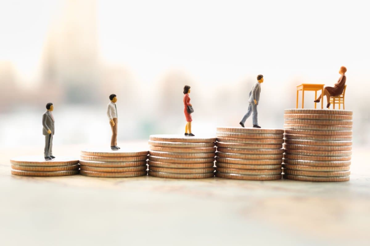 まだ間に合う！ 新NISAなど「積立投資で1000万円」達成のため毎月いくら積み立てる？ 新NISA『利用に前向き』は56.6%…最新の意識調査もチェック | LIMO | くらしとお金の経済メディア