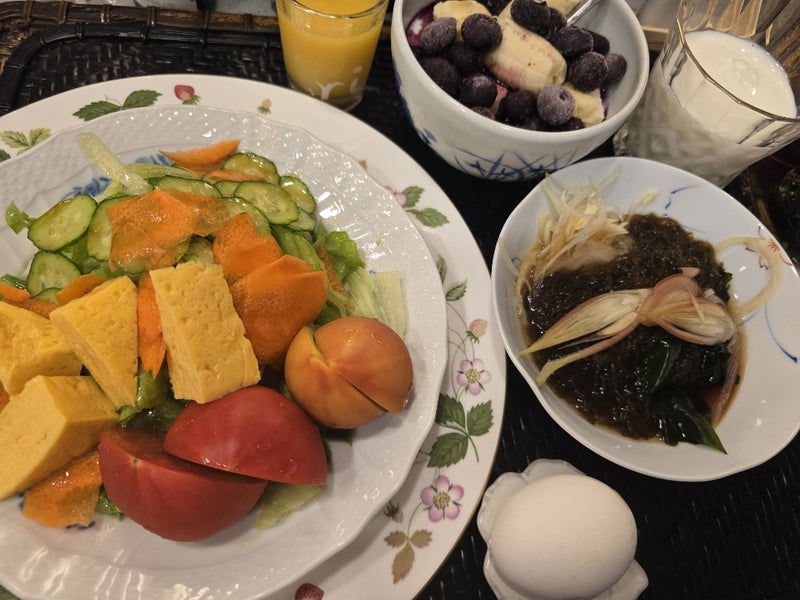 写真 | 高橋英樹、「卵焼きサラダ」が彩り豊かな朝食を公開「夏が近いなあ」 総世帯の1ヵ月の食費平均についても解説 | LIMO | くらしと ...